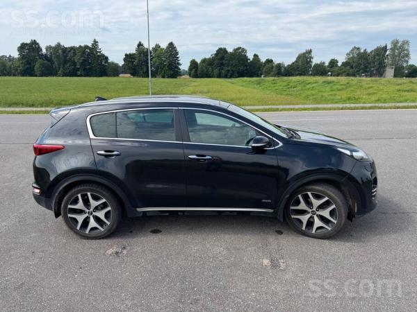 Black Kia Sportage 2017 in Riga, with an engine capacity of 2.00 L and mileage of 208 thousand km for 12500 €, photo 3 on AUTOMOTO.COM.LV