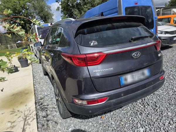 Kia Sportage 2017 in Taurage on AUTOMOTO.COM.LV Black Kia Sportage 2017 in Taurage, with an engine capacity of 1.69 L and mileage of 165 thousand km for 9400 €, photo 4 on AUTOMOTO.COM.LV