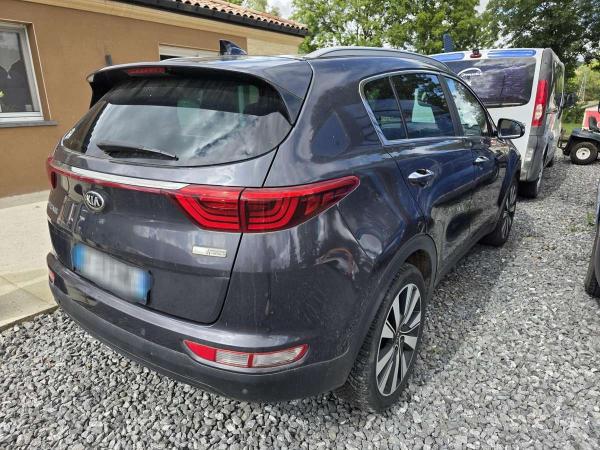 Kia Sportage 2017 in Taurage on AUTOMOTO.COM.LV Black Kia Sportage 2017 in Taurage, with an engine capacity of 1.69 L and mileage of 165 thousand km for 9400 €, photo 5 on AUTOMOTO.COM.LV