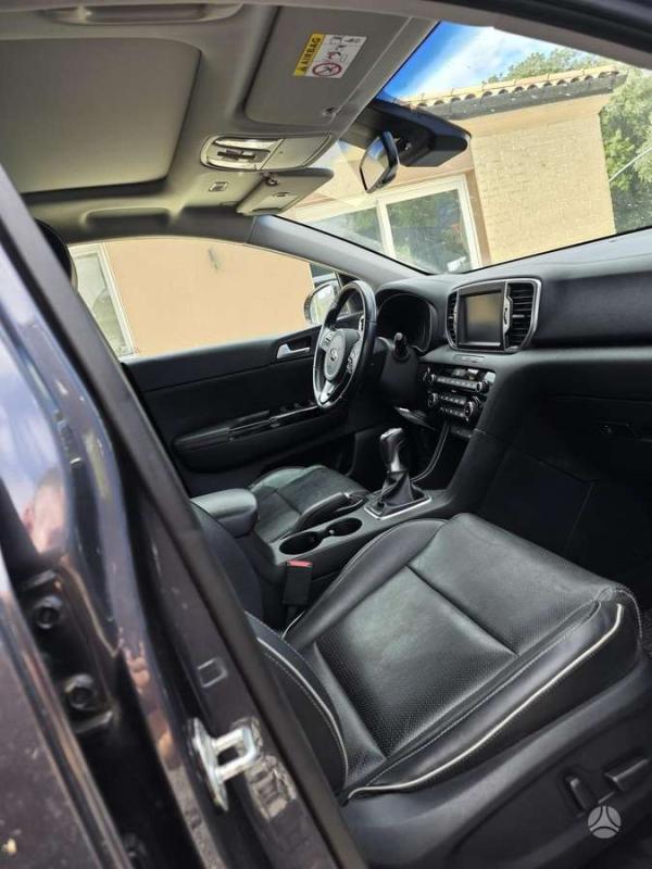 Kia Sportage 2017 in Taurage on AUTOMOTO.COM.LV Black Kia Sportage 2017 in Taurage, with an engine capacity of 1.69 L and mileage of 165 thousand km for 9400 €, photo 7 on AUTOMOTO.COM.LV