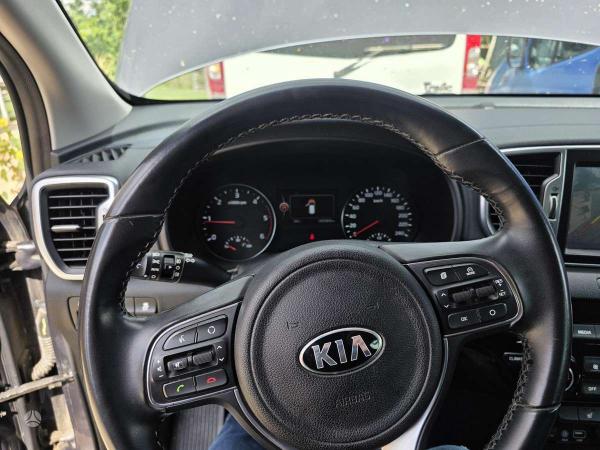 Kia Sportage 2017 in Taurage on AUTOMOTO.COM.LV Black Kia Sportage 2017 in Taurage, with an engine capacity of 1.69 L and mileage of 165 thousand km for 9400 €, photo 9 on AUTOMOTO.COM.LV