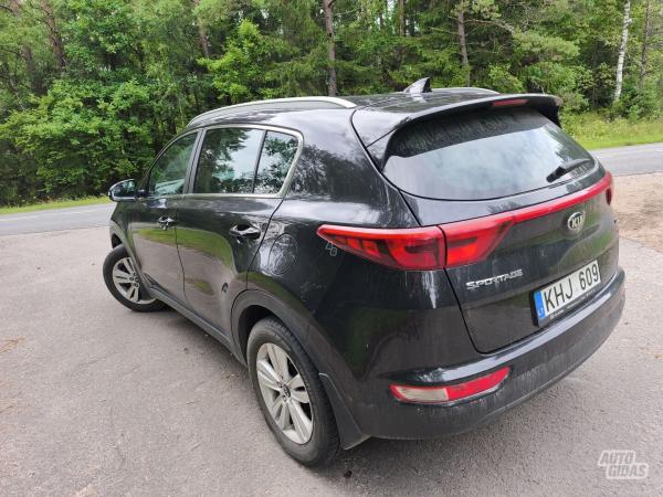 Black Kia Sportage 2018 in Vilnius, with an engine capacity of 1.70 L and mileage of 135 thousand km for 11700 €, photo 8 on AUTOMOTO.COM.LV