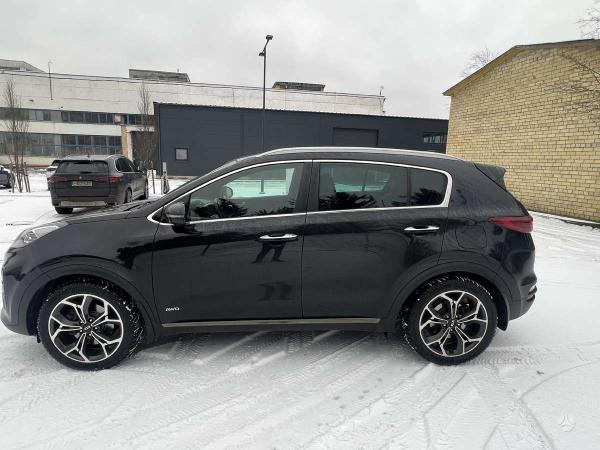 Black Kia Sportage 2018 in Vilnius, with an engine capacity of 1.59 L and mileage of 114 thousand km for 16900 €, photo 2 on AUTOMOTO.COM.LV