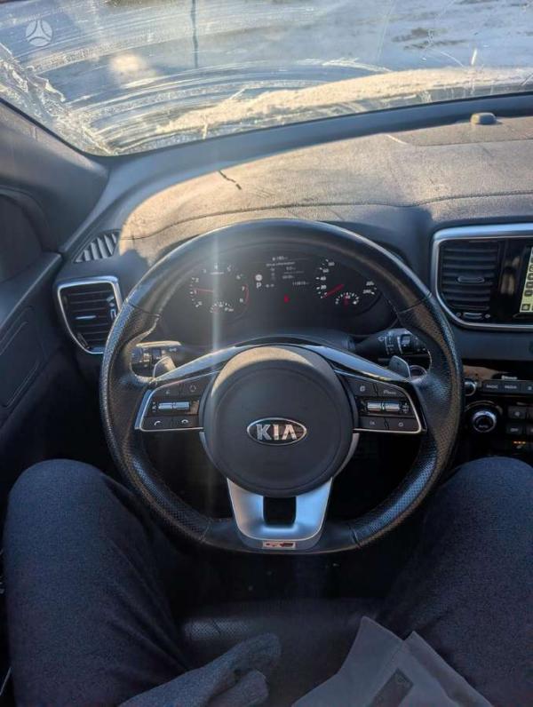 Black Kia Sportage 2018 in Vilnius, with an engine capacity of 1.59 L and mileage of 114 thousand km for 16900 €, photo 9 on AUTOMOTO.COM.LV