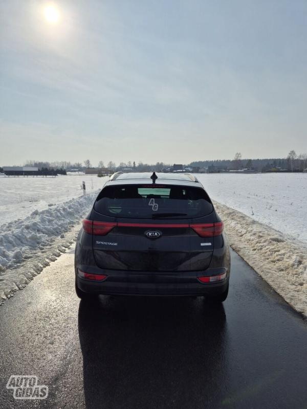 Black Kia Sportage 2018 in Panevezys, with an engine capacity of 1.70 L and mileage of 170 thousand km for 14500 €, photo 5 on AUTOMOTO.COM.LV