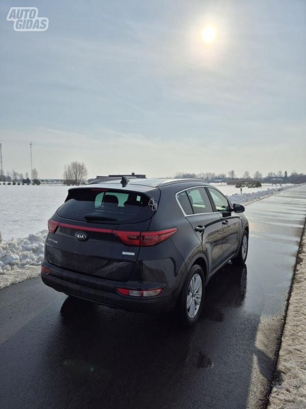 Black Kia Sportage 2018 in Panevezys, with an engine capacity of 1.70 L and mileage of 170 thousand km for 14500 €, photo 6 on AUTOMOTO.COM.LV