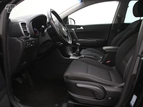 Black Kia Sportage 2018 in Vilnius, with an engine capacity of 1.60 L and mileage of 199 thousand km for 12299 €, photo 4 on AUTOMOTO.COM.LV