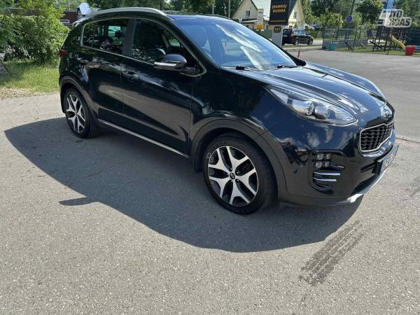 Black Kia Sportage 2018 in Kaunas, with an engine capacity of 1.70 L and mileage of 156 thousand km for 12800 €, photo 1 on AUTOMOTO.COM.LV