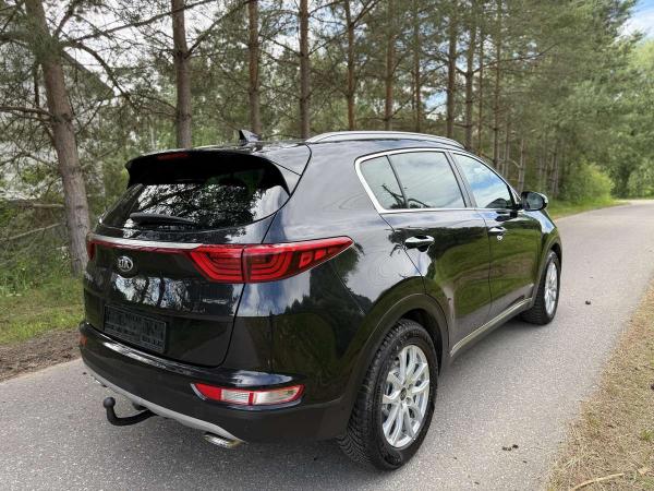 Black Kia Sportage 2018 in Utena, with an engine capacity of 2.00 L and mileage of 126 thousand km for 15500 €, photo 4 on AUTOMOTO.COM.LV