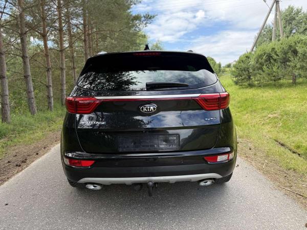 Black Kia Sportage 2018 in Utena, with an engine capacity of 2.00 L and mileage of 126 thousand km for 15500 €, photo 5 on AUTOMOTO.COM.LV