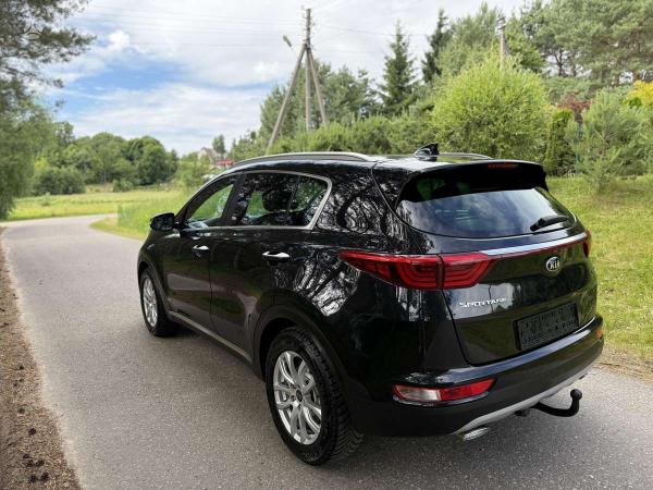 Black Kia Sportage 2018 in Utena, with an engine capacity of 2.00 L and mileage of 126 thousand km for 15500 €, photo 6 on AUTOMOTO.COM.LV
