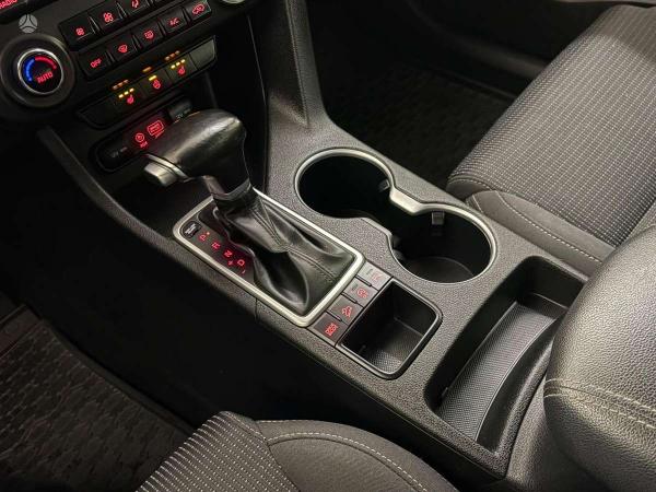 Black Kia Sportage 2018 in Marijampole, with an engine capacity of 1.69 L and mileage of 106 thousand km for 14999 €, photo 8 on AUTOMOTO.COM.LV