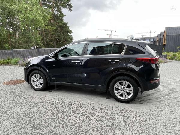 Black Kia Sportage 2018 in Vilnius, with an engine capacity of 2.00 L and mileage of 198 thousand km for 10700 €, photo 4 on AUTOMOTO.COM.LV