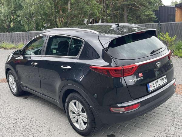 Black Kia Sportage 2018 in Vilnius, with an engine capacity of 2.00 L and mileage of 198 thousand km for 10700 €, photo 5 on AUTOMOTO.COM.LV