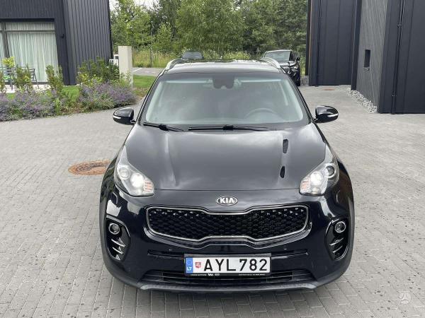 Black Kia Sportage 2018 in Vilnius, with an engine capacity of 2.00 L and mileage of 198 thousand km for 10700 €, photo 9 on AUTOMOTO.COM.LV