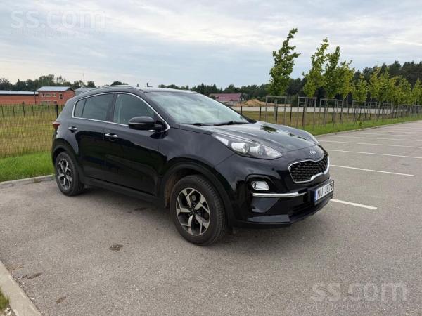 Black Kia Sportage 2018 in Valmiera, with an engine capacity of 1.60 L and mileage of 174 thousand km for 13900 €, photo 2 on AUTOMOTO.COM.LV