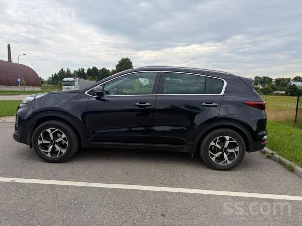 Black Kia Sportage 2018 in Valmiera, with an engine capacity of 1.60 L and mileage of 174 thousand km for 13900 €, photo 3 on AUTOMOTO.COM.LV