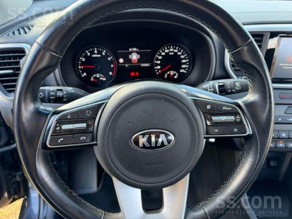 Black Kia Sportage 2018 in Valmiera, with an engine capacity of 1.60 L and mileage of 174 thousand km for 13900 €, photo 8 on AUTOMOTO.COM.LV