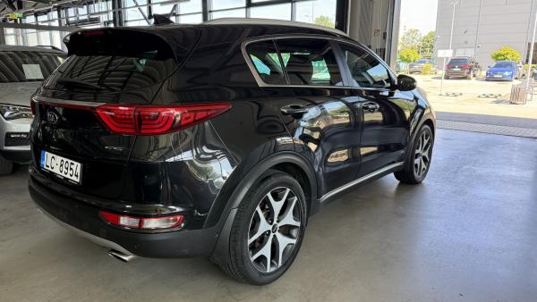 Black Kia Sportage 2018 in Riga, with an engine capacity of 1.60 L and mileage of 82 thousand km for 13900 €, photo 3 on AUTOMOTO.COM.LV