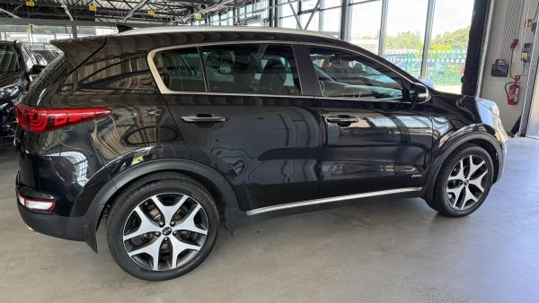 Black Kia Sportage 2018 in Riga, with an engine capacity of 1.60 L and mileage of 82 thousand km for 13900 €, photo 4 on AUTOMOTO.COM.LV