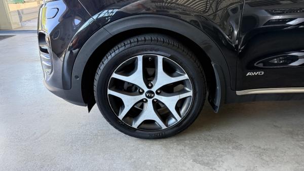 Black Kia Sportage 2018 in Riga, with an engine capacity of 1.60 L and mileage of 82 thousand km for 13900 €, photo 6 on AUTOMOTO.COM.LV