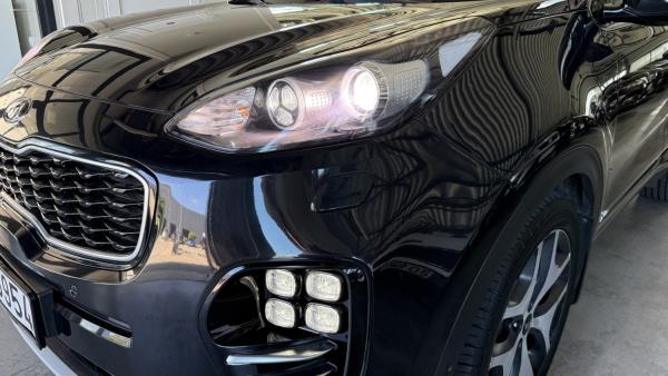 Black Kia Sportage 2018 in Riga, with an engine capacity of 1.60 L and mileage of 82 thousand km for 13900 €, photo 7 on AUTOMOTO.COM.LV