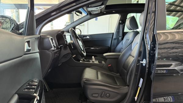 Black Kia Sportage 2018 in Riga, with an engine capacity of 1.60 L and mileage of 82 thousand km for 13900 €, photo 9 on AUTOMOTO.COM.LV
