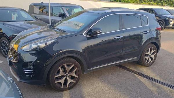 Black Kia Sportage 2018 in Siauliai, with an engine capacity of 1.69 L and mileage of 238 thousand km for 9500 €, photo 3 on AUTOMOTO.COM.LV