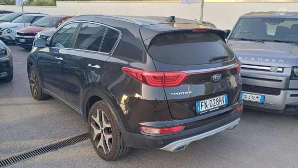 Black Kia Sportage 2018 in Siauliai, with an engine capacity of 1.69 L and mileage of 238 thousand km for 9500 €, photo 4 on AUTOMOTO.COM.LV