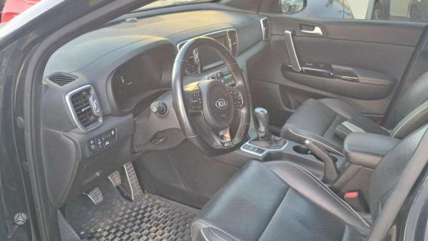 Black Kia Sportage 2018 in Siauliai, with an engine capacity of 1.69 L and mileage of 238 thousand km for 9500 €, photo 6 on AUTOMOTO.COM.LV