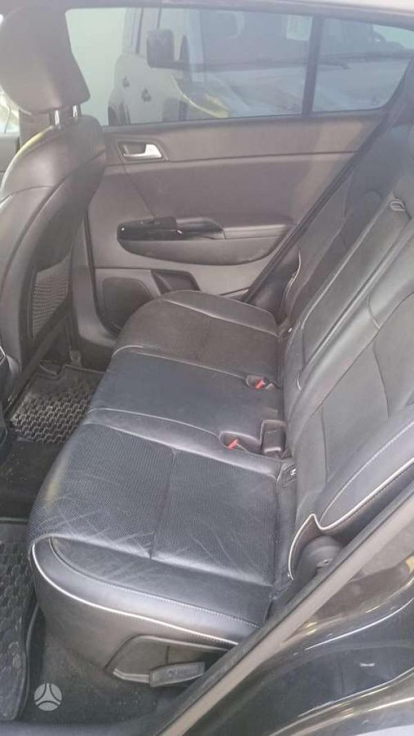 Black Kia Sportage 2018 in Siauliai, with an engine capacity of 1.69 L and mileage of 238 thousand km for 9500 €, photo 7 on AUTOMOTO.COM.LV