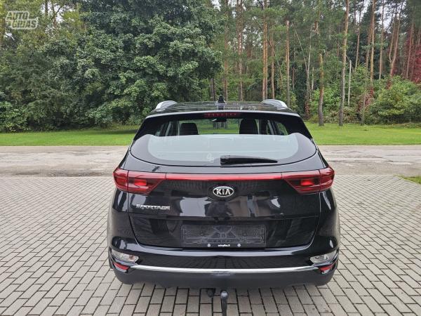 Black Kia Sportage 2018 in Ukmerge, with an engine capacity of 1.60 L and mileage of 226 thousand km for 9700 €, photo 9 on AUTOMOTO.COM.LV