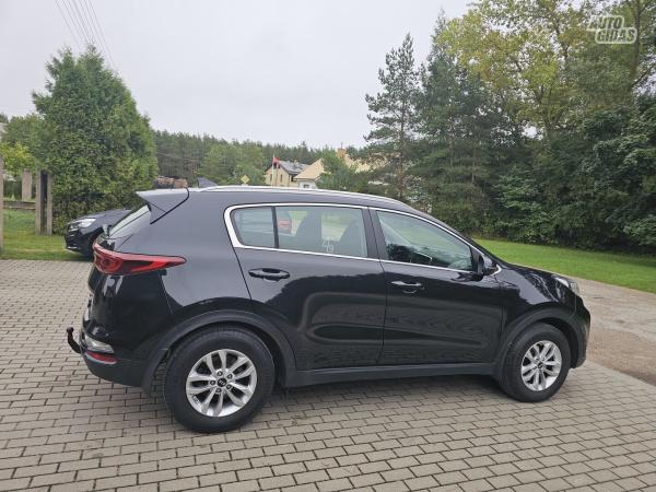 Black Kia Sportage 2018 in Ukmerge, with an engine capacity of 1.60 L and mileage of 226 thousand km for 9700 €, photo 11 on AUTOMOTO.COM.LV