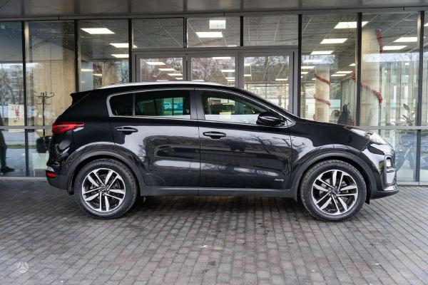 Black Kia Sportage 2019 in Vilnius, with an engine capacity of 1.60 L and mileage of 93 thousand km for 16990 €, photo 3 on AUTOMOTO.COM.LV