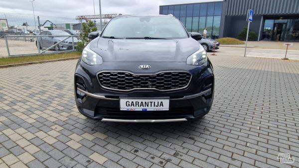 Black Kia Sportage 2019 in Siauliai, with an engine capacity of 2.00 L and mileage of 237 thousand km for 14950 €, photo 2 on AUTOMOTO.COM.LV