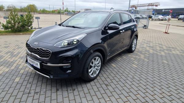 Black Kia Sportage 2019 in Siauliai, with an engine capacity of 2.00 L and mileage of 237 thousand km for 14950 €, photo 3 on AUTOMOTO.COM.LV