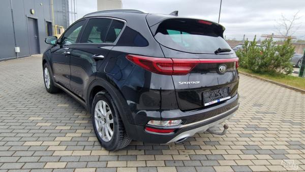 Black Kia Sportage 2019 in Siauliai, with an engine capacity of 2.00 L and mileage of 237 thousand km for 14950 €, photo 6 on AUTOMOTO.COM.LV