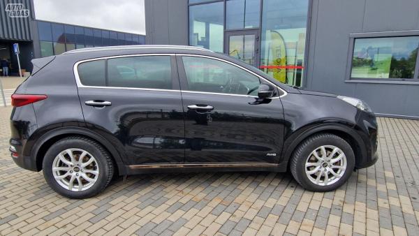 Black Kia Sportage 2019 in Siauliai, with an engine capacity of 2.00 L and mileage of 237 thousand km for 14950 €, photo 7 on AUTOMOTO.COM.LV