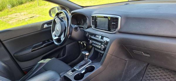 Black Kia Sportage 2019 in Vilnius, with an engine capacity of 1.60 L and mileage of 169 thousand km for 14000 €, photo 9 on AUTOMOTO.COM.LV