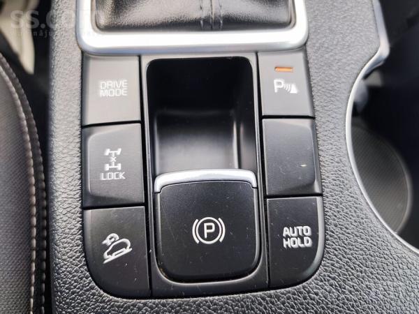 Black Kia Sportage 2019 in Jekabpils, with an engine capacity of 1.60 L and mileage of 251 thousand km for 11500 €, photo 9 on AUTOMOTO.COM.LV