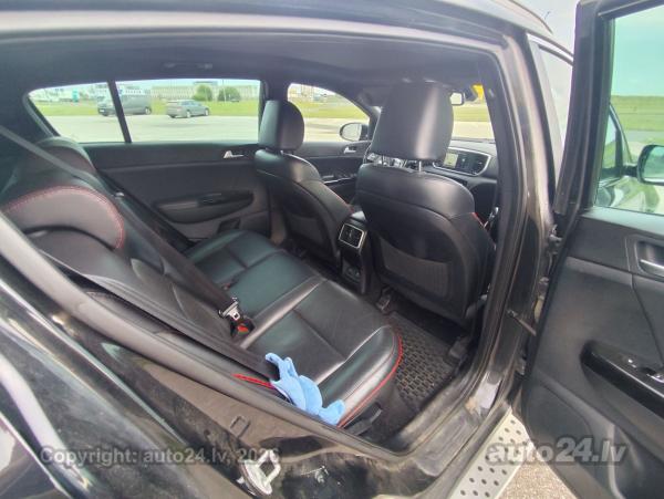 Black Kia Sportage 2019 in Tartu, with an engine capacity of 1.60 L and mileage of 195 thousand km for 13900 €, photo 3 on AUTOMOTO.COM.LV