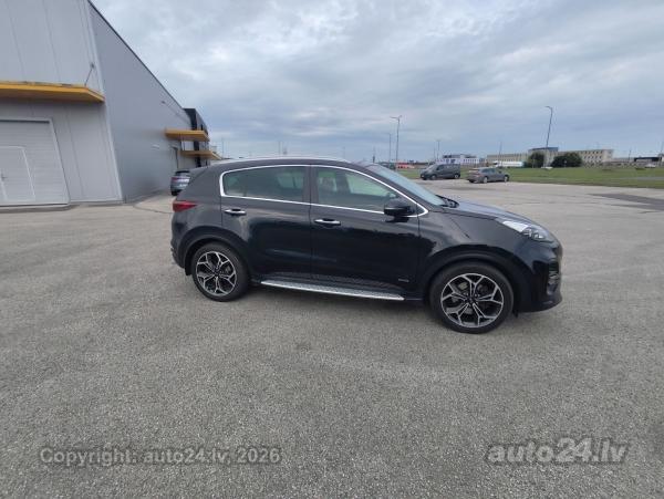 Black Kia Sportage 2019 in Tartu, with an engine capacity of 1.60 L and mileage of 195 thousand km for 13900 €, photo 4 on AUTOMOTO.COM.LV