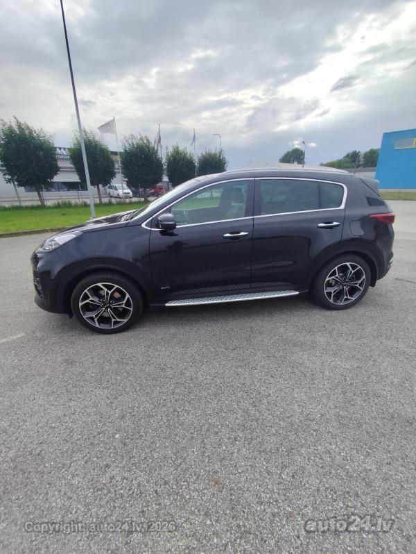 Black Kia Sportage 2019 in Tartu, with an engine capacity of 1.60 L and mileage of 195 thousand km for 13900 €, photo 6 on AUTOMOTO.COM.LV