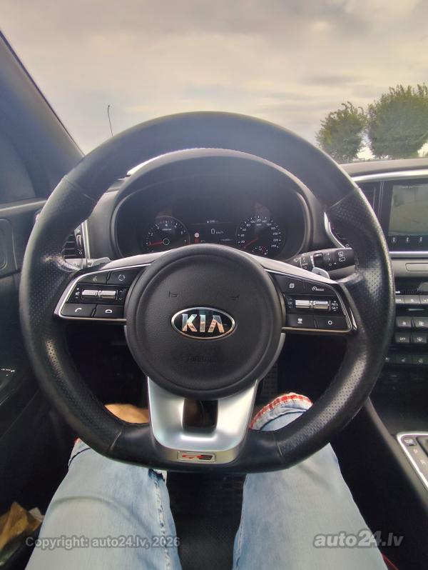 Black Kia Sportage 2019 in Tartu, with an engine capacity of 1.60 L and mileage of 195 thousand km for 13900 €, photo 7 on AUTOMOTO.COM.LV