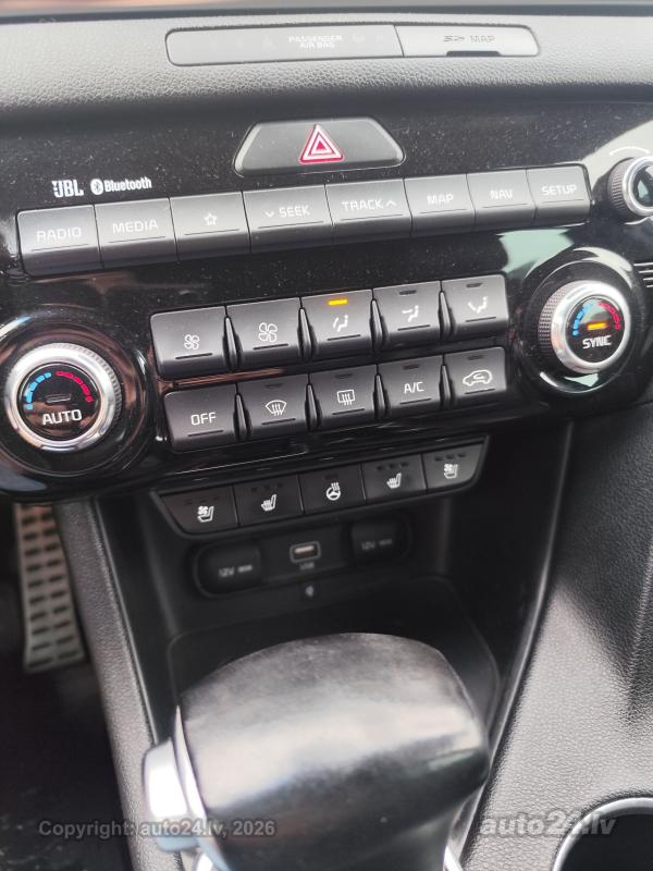 Black Kia Sportage 2019 in Tartu, with an engine capacity of 1.60 L and mileage of 195 thousand km for 13900 €, photo 9 on AUTOMOTO.COM.LV