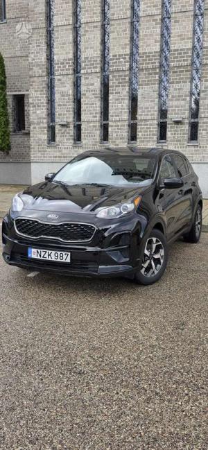 Black Kia Sportage 2020 in Alytus, with an engine capacity of 2.36 L and mileage of 120 thousand km for 19499 €, photo  on AUTOMOTO.COM.LV