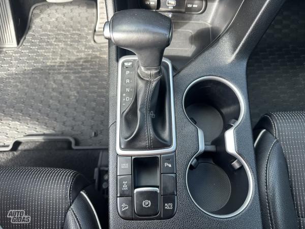 Black Kia Sportage 2021 in Vilnius, with an engine capacity of 1.60 L and mileage of 128 thousand km for 18500 €, photo 8 on AUTOMOTO.COM.LV