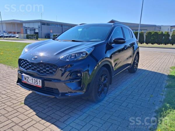 Black Kia Sportage 2021 in Liepaja, with an engine capacity of 1.60 L and mileage of 34 thousand km for 16640 €, photo 3 on AUTOMOTO.COM.LV