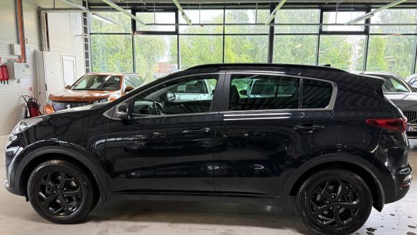 Melns Kia Sportage 2021 Rīga, ar dzinēja tilpumu 1.60 L un nobraukumu 68 tūkst. km par 1790000 €, foto 1 vietnē AUTOMOTO.COM.LV