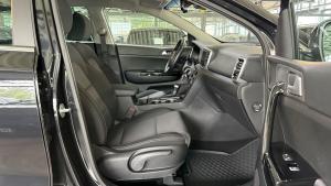 Black Kia Sportage 2021 in Riga, with an engine capacity of 1.60 L and mileage of 68 thousand km for 1790000 €, photo 15 on AUTOMOTO.COM.LV